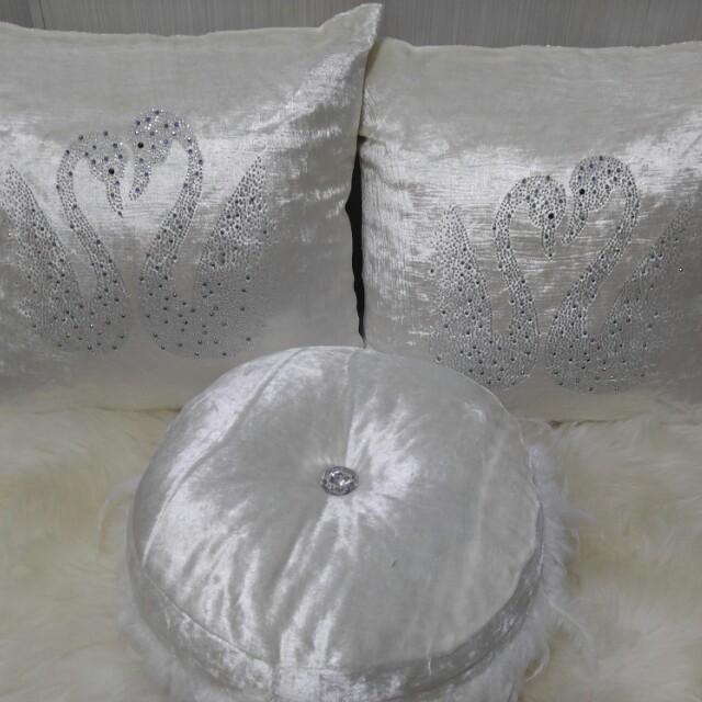 #cushion set#swan#blink#feathers#white, Furniture & Home Living, Home ...