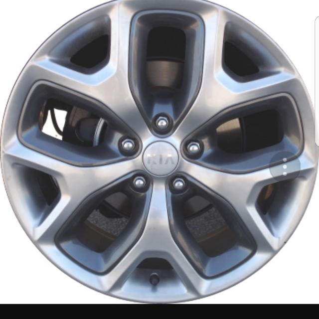 Original 19 inch Kia Sorento rims, Car Accessories on Carousell