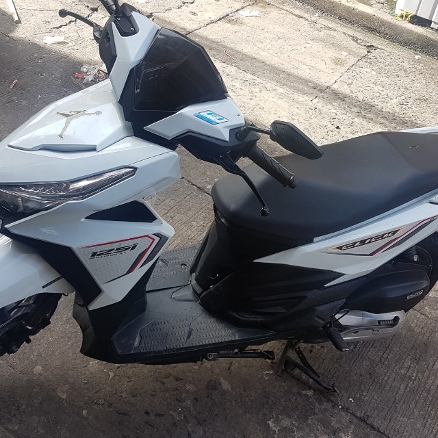 Honda click 125i white 2016 model, Motorbikes on Carousell
