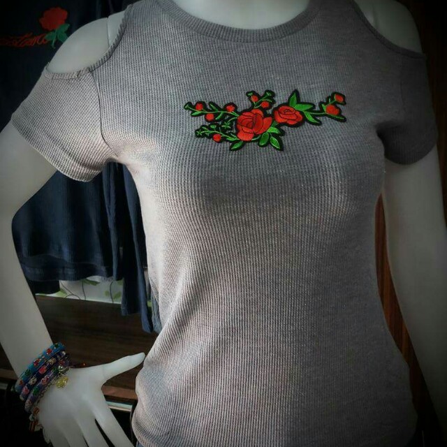 ON HAND OFF SHOULDER TOP, Women's Fashion, Tops, Sleeveless on Carousell