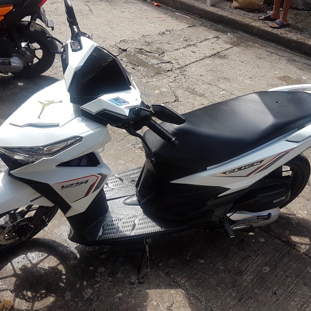 Honda click 125i white 2016 model, Motorbikes on Carousell