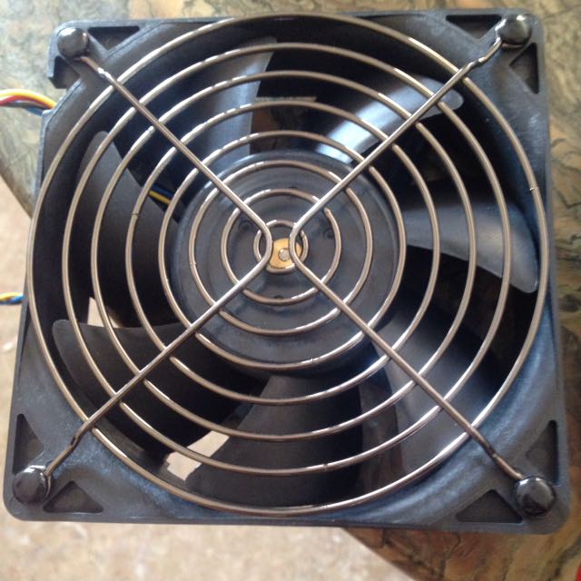 Nidec high-power 12V DC server fan, Computers & Tech, Parts ...