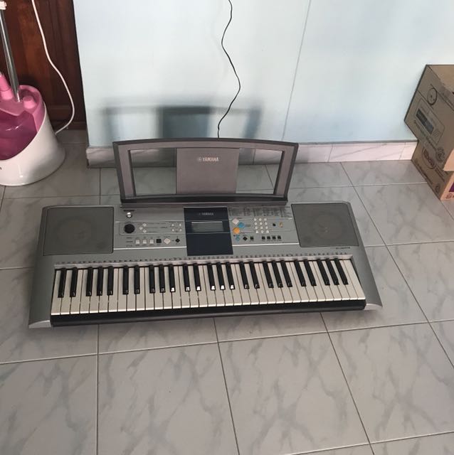 Yamaha Piano Keyboard - PSR E323, Hobbies & Toys, Music & Media, Musical Instruments on Carousell