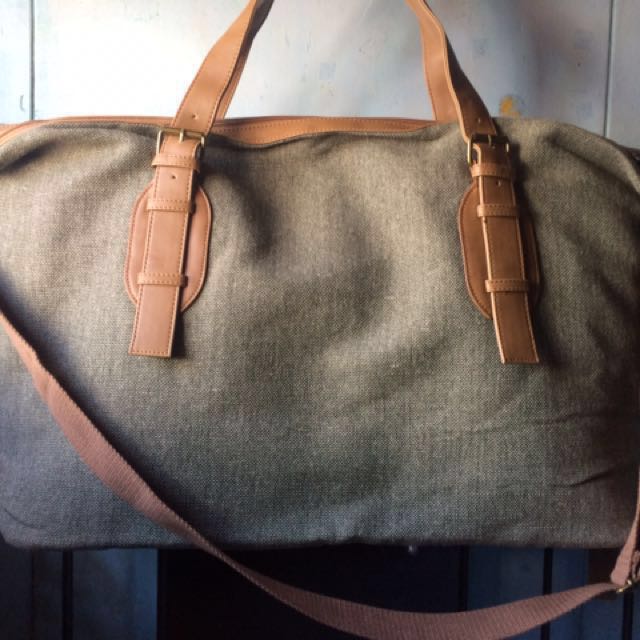 Mossimo Supply Co. Duffle Bag, Men's Fashion, Bags, Sling Bags on Carousell