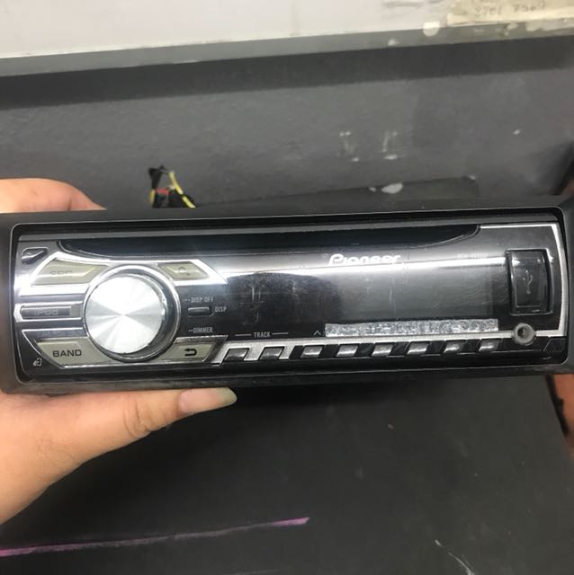 Pioneer DEH-2550UI Player (RS483), Car Accessories on Carousell