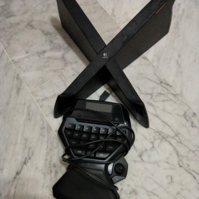 Logitech G13 + Stand, Computers & Tech, Parts & Accessories, Computer ...
