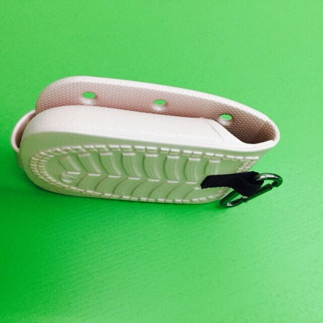 CROCS Adventure Pouch, Men's Fashion, Bags, Belt bags, Clutches and ...