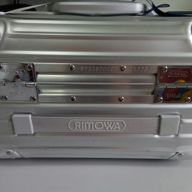 Rimowa Topas Beauty Case (New), Luxury, Bags & Wallets on Carousell