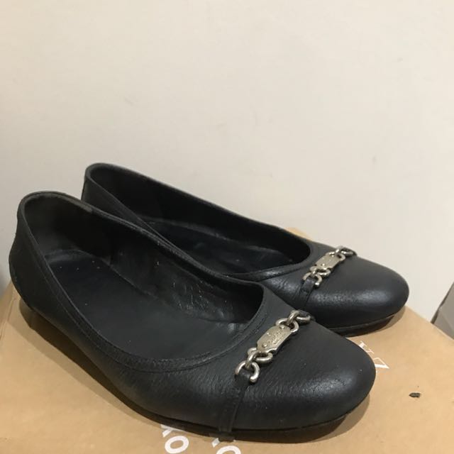 Gucci Flats Womens Fashion Footwear Flats On Carousell