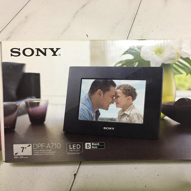 Sony Digital Photo Frame, Furniture & Home Living, Home Decor, Frames ...