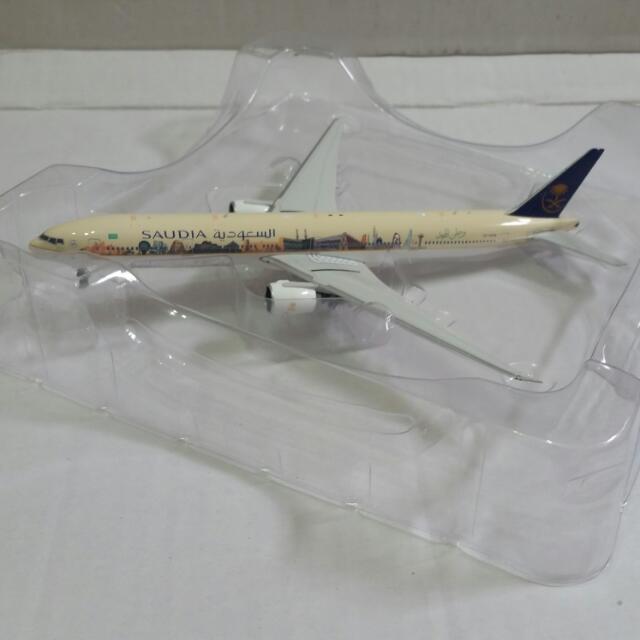 Phoenix 1:400 SAUDIA Airlines 777 - 300er, Hobbies & Toys, Toys & Games ...
