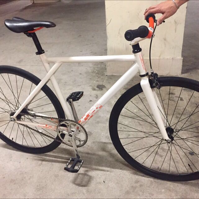 Fixie frameset(very light), Sports Equipment, Bicycles & Parts ...