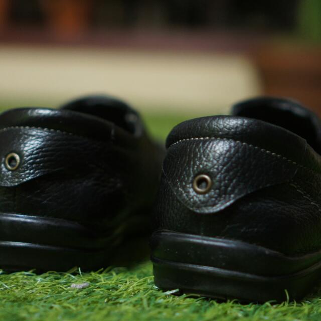 Crocodile Pantofel, Fesyen Pria, Sepatu di Carousell