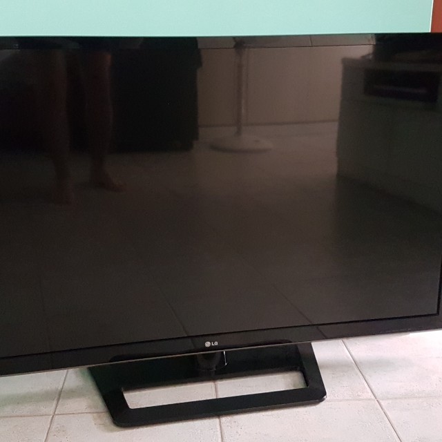 LG 47" LED TV (47LS4600) Non-Smart TV, TV & Home Appliances, TV & Entertainment, TV on Carousell
