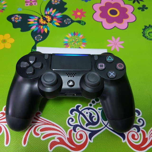 Dualshock 4 PS4 Version 2, Video Gaming, Gaming Accessories, Controllers on Carousell