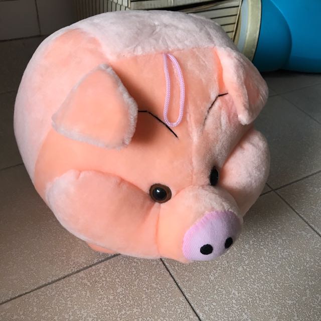 Round pig, Hobbies & Toys, Toys & Games on Carousell
