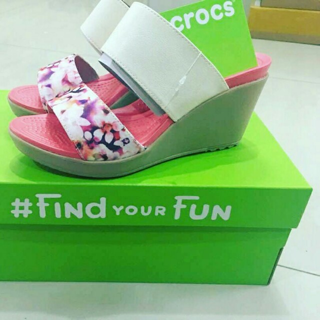 Crocs Wedges, Women's Fashion, Footwear, Wedges on Carousell