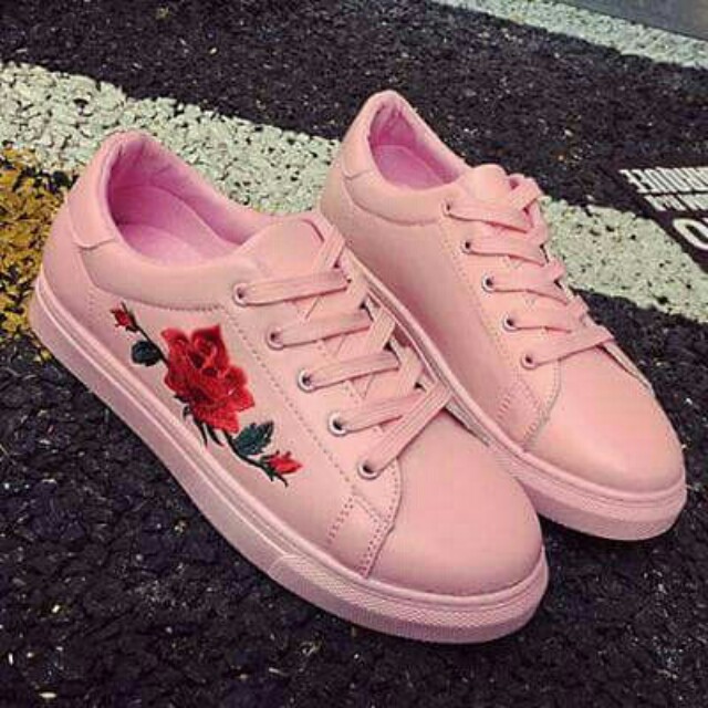 kasut Bunga Viral, Women's Fashion, Footwear, Sneakers on Carousell