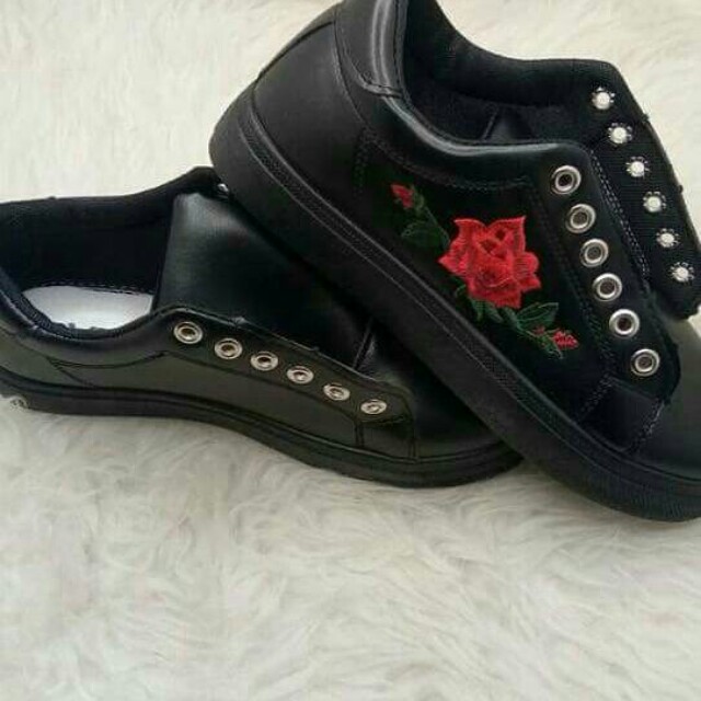 kasut Bunga Viral, Women's Fashion, Footwear, Sneakers on Carousell