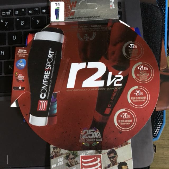 (BNIP) Compressort R2v2 Calf sleevs, Men's Fashion, Activewear on Carousell