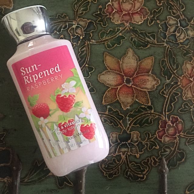 Bath and Body Works Sun-Ripened Raspberry Lotion, Beauty & Personal ...
