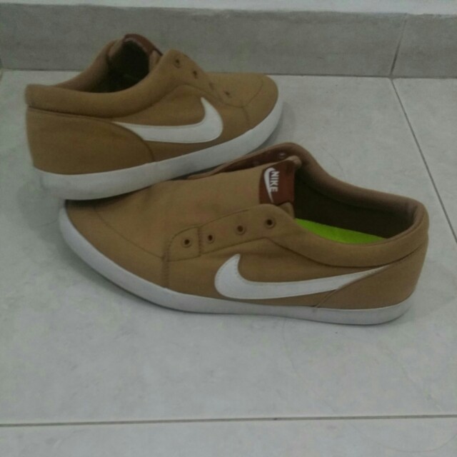 Authentic Nike shoe, Men's Fashion, Footwear, Sneakers on Carousell