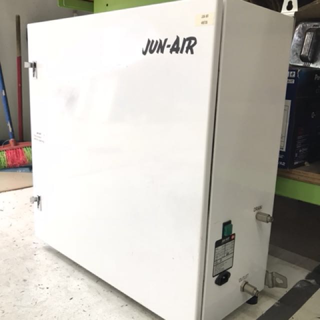 Jun-Air Silent Air Compressor 400-5M, Everything Else on Carousell