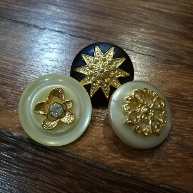 Vintage Lucite buttons (jeweled flower) for RM 15, Furniture & Home ...