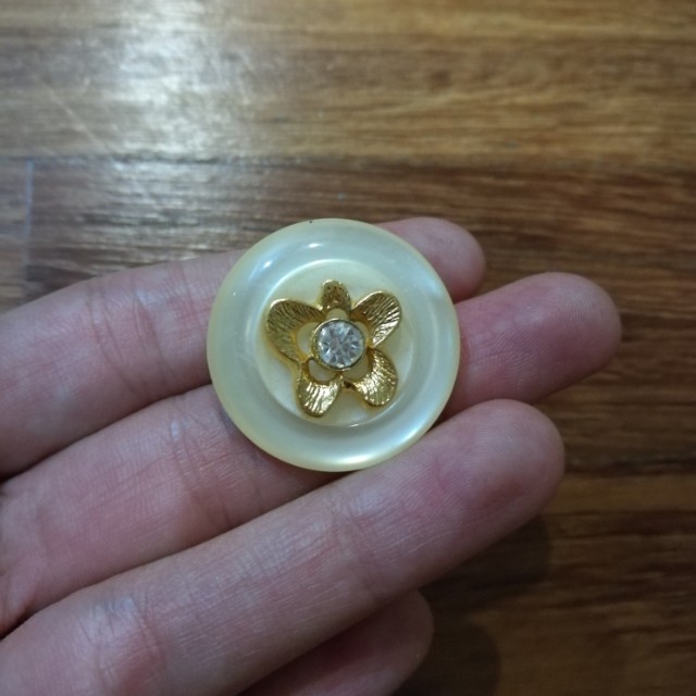 Vintage Lucite buttons (jeweled flower) for RM 15, Furniture & Home ...
