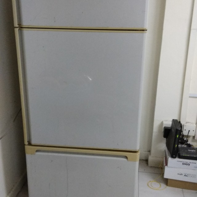 Fuzzy Mitsubishi Refrigerator, TV & Home Appliances, Kitchen Appliances ...