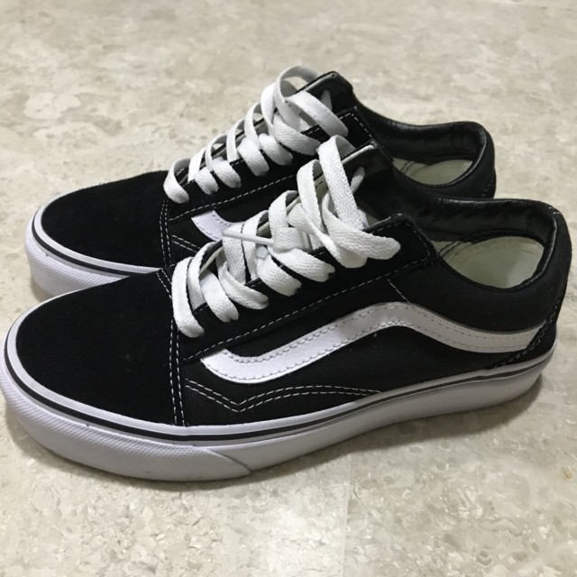 Vans Old Skool Classic, Women's Fashion, Footwear, Sneakers on Carousell