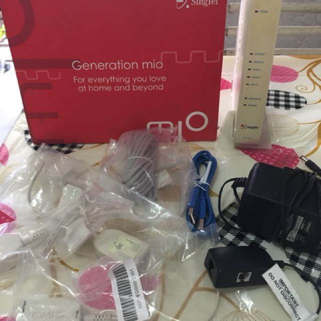 Singtel Mio Box (full box), can use as modem or hub, Mobile Phones ...