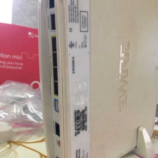Singtel Mio Box (full box), can use as modem or hub, Mobile Phones ...