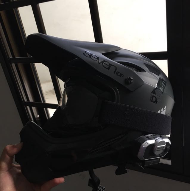 SEVEN IDP helmet, Sports Equipment, Bicycles & Parts, Bicycles on Carousell