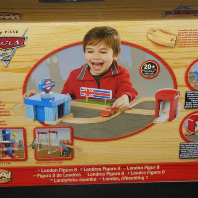 Disney Pixar Cars 2 Wood Collection London Figure 8 DELUXE Playset ...