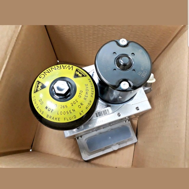 Mercedes SBC Brakes Pump, Auto Accessories on Carousell