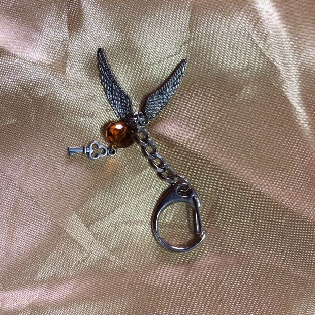 Harry Potter Snitch Keychain, Hobbies & Toys, Stationary & Craft ...
