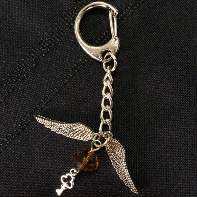 Harry Potter Snitch Keychain, Hobbies & Toys, Stationary & Craft ...