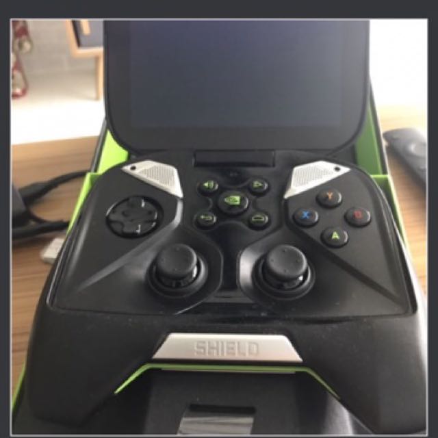 Nvidia Shield Portable with docking station and case, Video Gaming ...
