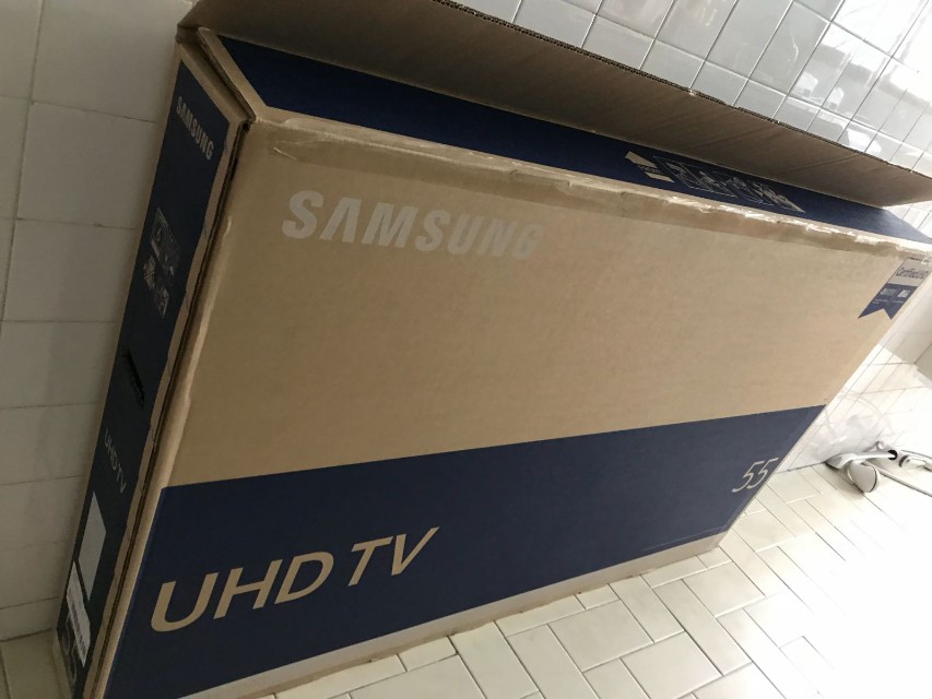 Samsung 55 inch empty TV box, TV & Home Appliances, TV & Entertainment ...
