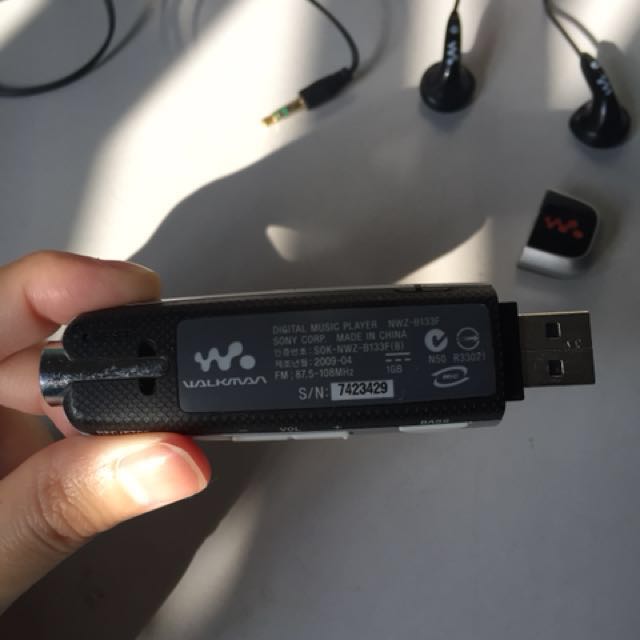 Sony Walkman MP3 Player NWZ-B135F 2GB, Audio, Headphones & Headsets on ...