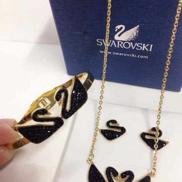Swarovski stainless set with branded box, Women's Fashion, Jewelry ...