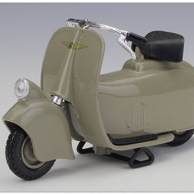 Vespa mp5 paperino 1945, Hobbies & Toys, Collectibles & Memorabilia ...