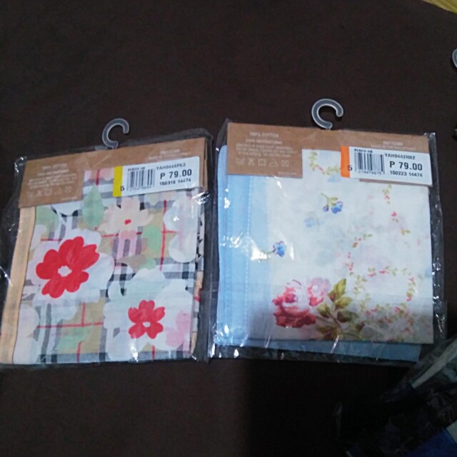 BENCH HANDKERCHIEF, Women's Fashion, Watches & Accessories, Hair ...