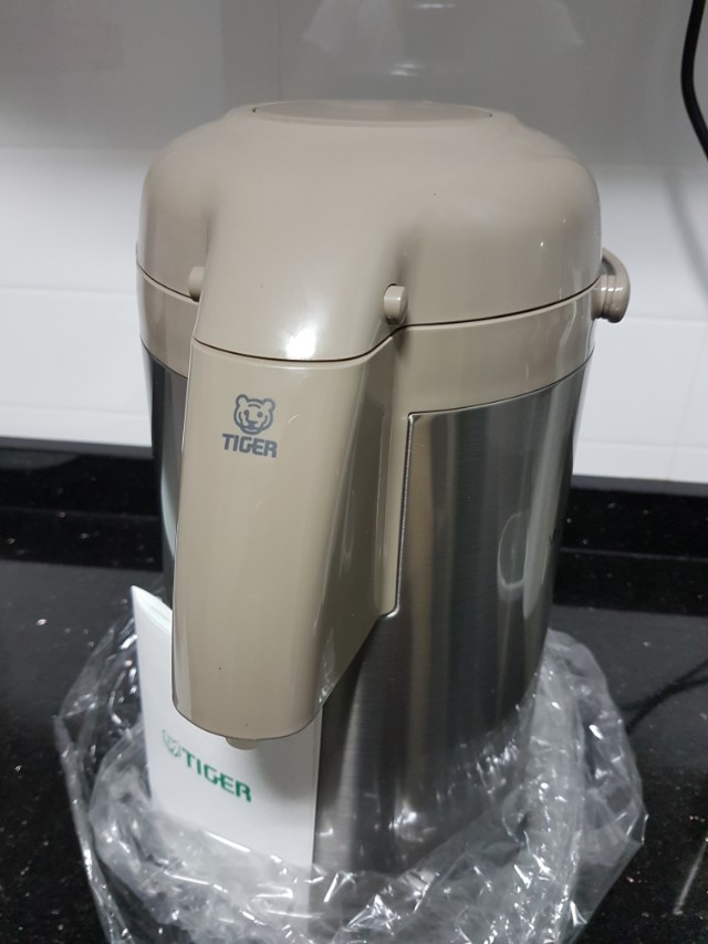 Tiger Automatic Vacuum Jug (2.5L), TV & Home Appliances, Kitchen ...