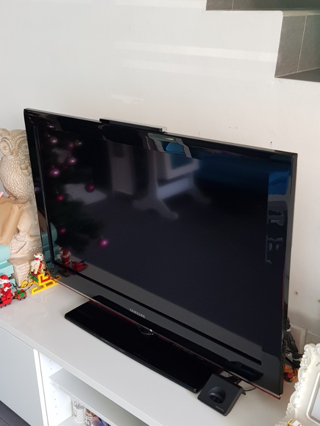 Samsung 42" LCD TV, TV & Home Appliances, TV & Entertainment, TV on ...