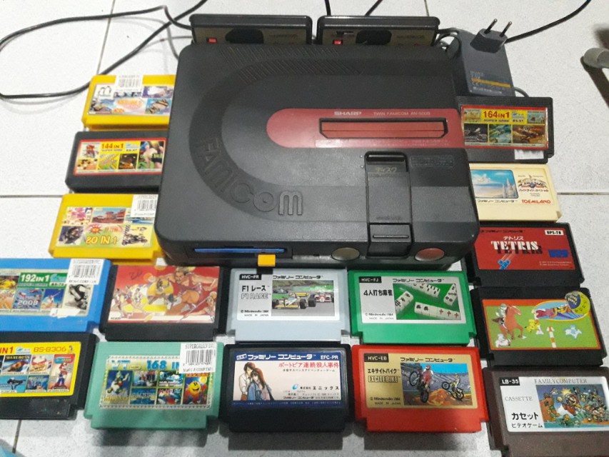 Twin Famicom (Complete Package), Video Gaming, Video Game Consoles ...