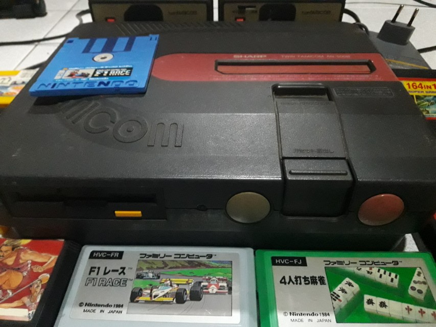 Twin Famicom (Complete Package), Video Gaming, Video Game Consoles ...