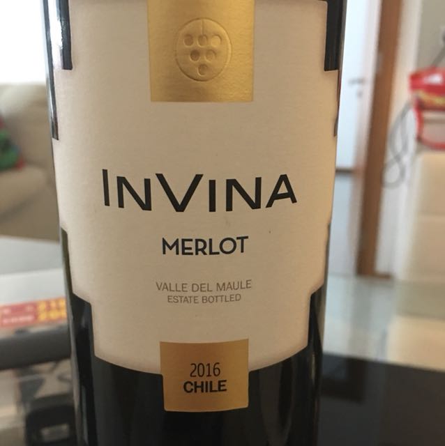 Red wine Invina 2016 Chile, Food & Drinks, Alcoholic Beverages on Carousell