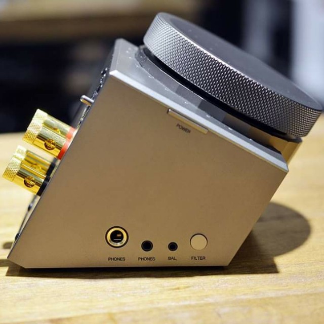 全新 Astell & Kern AK ACRO L1000 座檯 DAC 擴音機, 手提電話, 電子書閱讀器 - Carousell